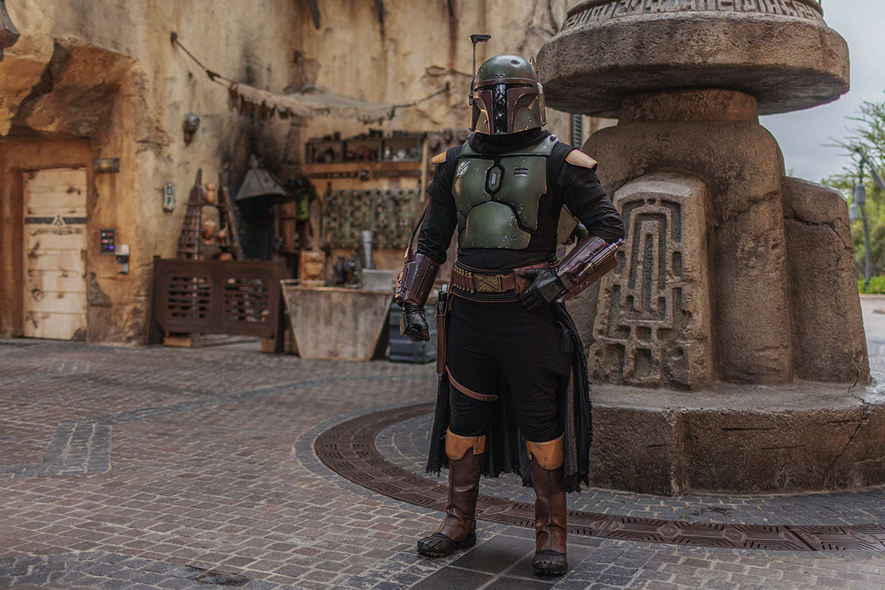 "The Book of Boba Fett" Boba Fett at Galaxy's Edge in Disneyland ...